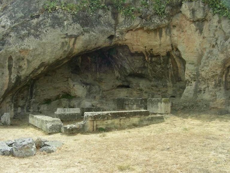 The Mysterious Eleusinian Mysteries - Femmina Classica